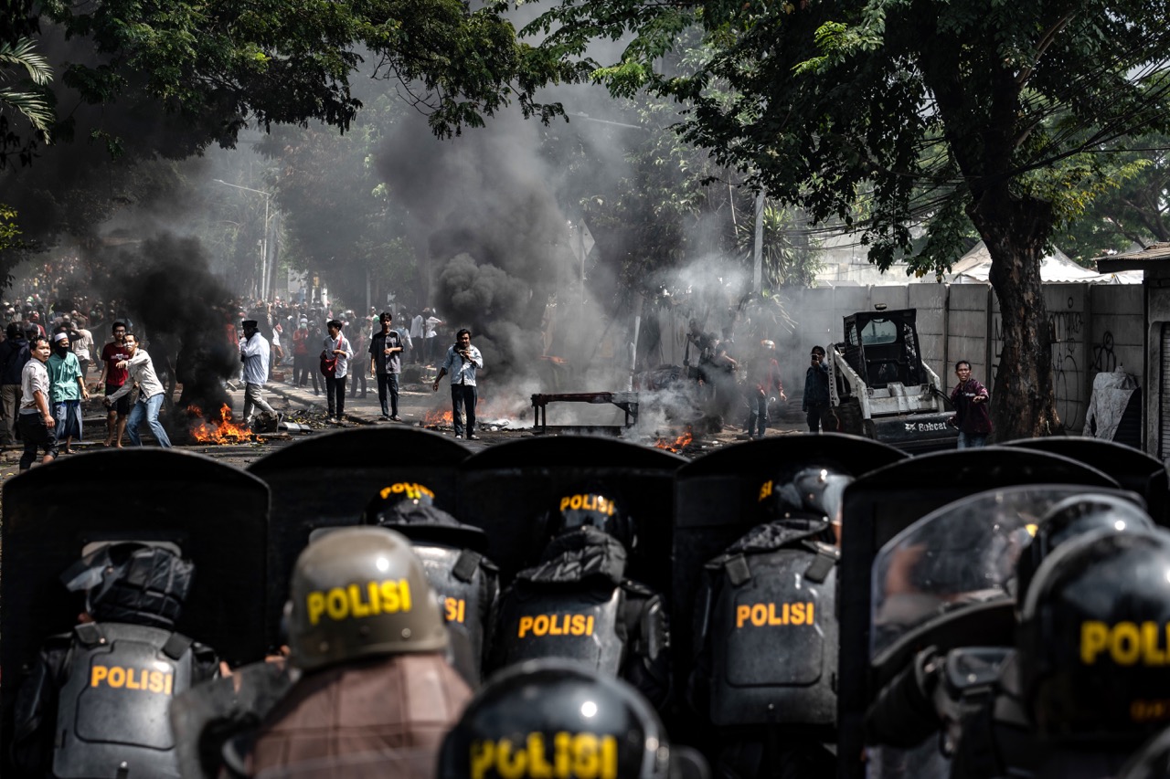 Journalists assaulted during post-election riots in Indonesia - IFEX